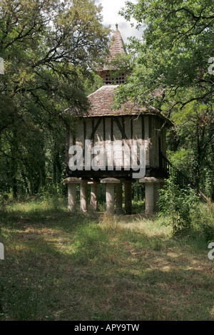 A traditional pigeonnier, or pigeon house, in the Tarn Department in ...