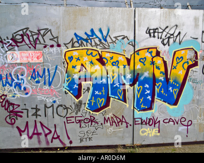 Graffiti is a crime warning sign on a wall - Fujisawa, Kanagawa, Japan ...