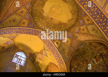 Detail of the marvellous painting inside Chehel Sutun Palace Esfahan ...