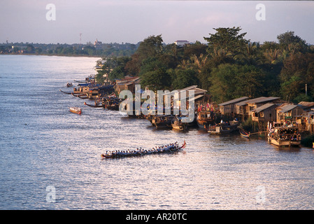 Dragon boats at Bon Om Touk Water Festival on Tonle Sap River, dragon ...