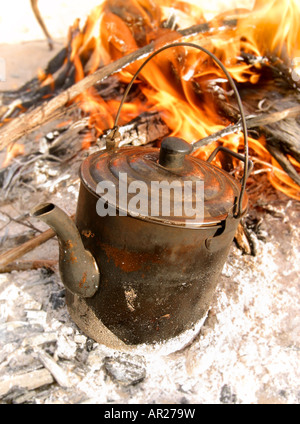 Boiling the billy on camp fire Stock Photo - Alamy