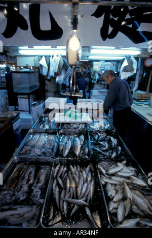 Tokyo Japan. Fish Market. Fishmonger at his stall Stock Photo - Alamy