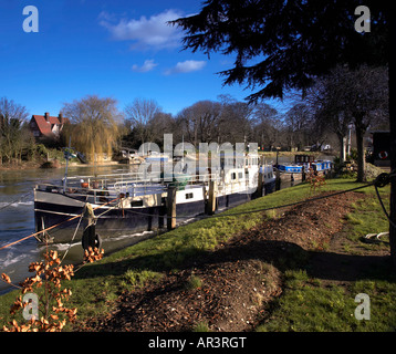 Bell Weir and Lock on the River Thames at Egham, Surrey, Uk Stock Photo ...