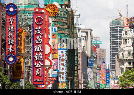 Street signs, Nanjing Road, Shanghai, China, Asia Stock Photo - Alamy