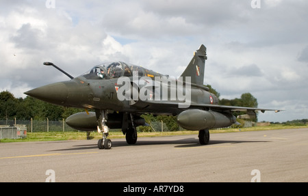 Supersonic fighter refueling aircraft in the air to fuel smaller ...