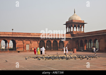 Indian Muslim family at Jama Masjid, Old Delhi, India Stock Photo - Alamy