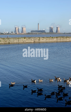 Fiddlers Ferry Power Station and the River Mersey, Near Runcorn ...