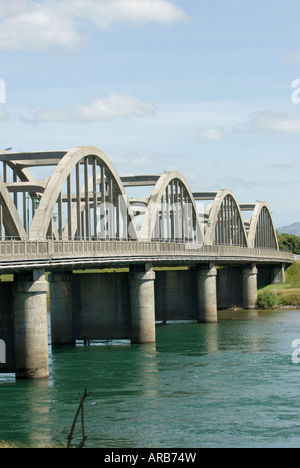Balclutha Bridge - concrete bridge over the river Clutha Stock Photo ...