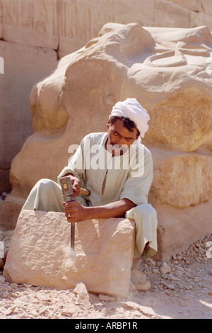 Stone mason Egypt Stock Photo - Alamy