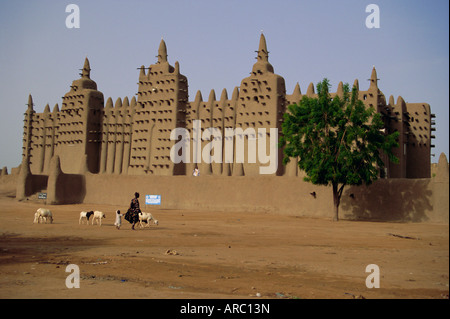 Traditional earth architecture of Djenné in Mali, West Africa Stock ...