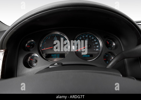 Dashboard 2007 GMC Yukon Denali XL Stock Photo - Alamy