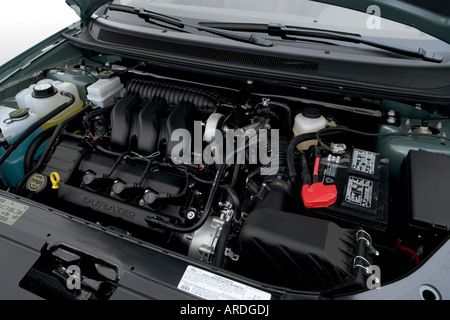 2007 Ford Freestyle SEL in Green - Dashboard, center console, gear ...