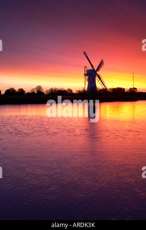 An iconic scene on the Norfolk Broads of Stracey Arms Drainage Mill ...