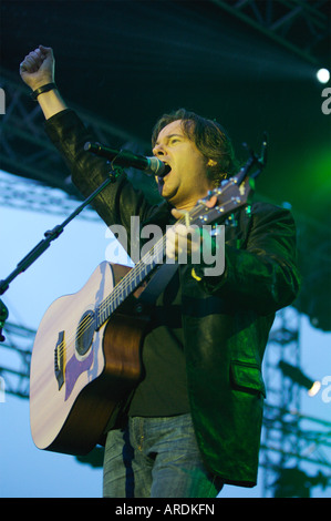 Bruce Guthro lead singer of Runrig Scottish Celtic rock group ...