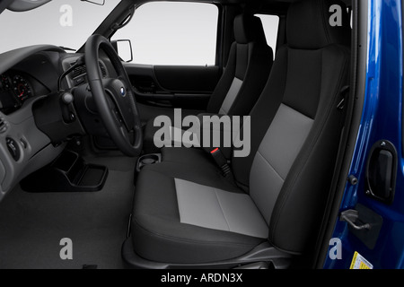 2007 Ford Ranger XLT in Blue - Dashboard, center console, gear shifter ...