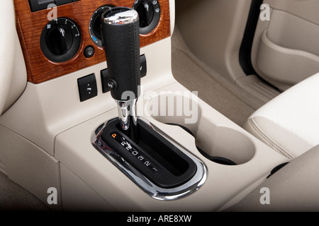 2006 Ford Explorer Eddie Bauer in Blue - Dashboard, center console ...