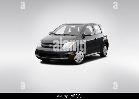 2006 Scion xA in Gray - Dashboard, center console, gear shifter view ...
