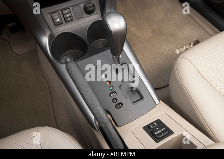 2006 Toyota RAV4 Limited in Beige - Dashboard, center console, gear ...
