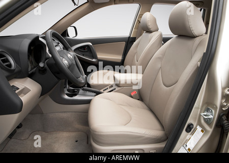 2006 Toyota RAV4 Limited in Beige - Dashboard, center console, gear ...