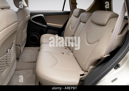 2006 Toyota RAV4 Limited in Beige - Dashboard, center console, gear ...