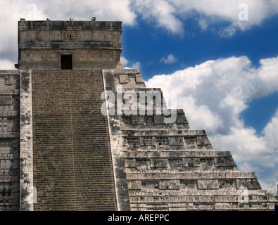 Cuculcan Pyramid at Chichen Itza in Cancun, Mexico Stock Photo - Alamy