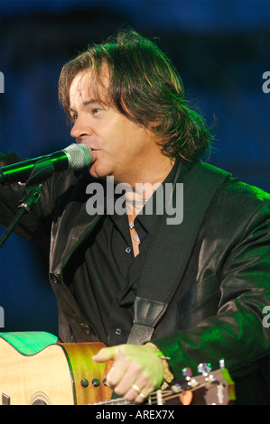 Bruce Guthro lead singer of Runrig Scottish Celtic rock group ...
