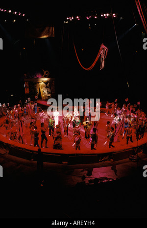 circus performers grand finale Stock Photo - Alamy