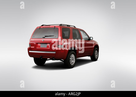2007 Mercury Mariner Luxury in Red - Engine Stock Photo - Alamy