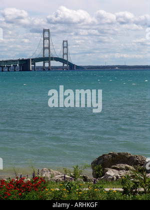 Mackinac Bridge connecting the lower and upper peninsulas of Michigan ...