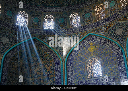 Iran - Isfahan - Interior of the Masjid-i Sheikh Lotfallah mosque Stock ...