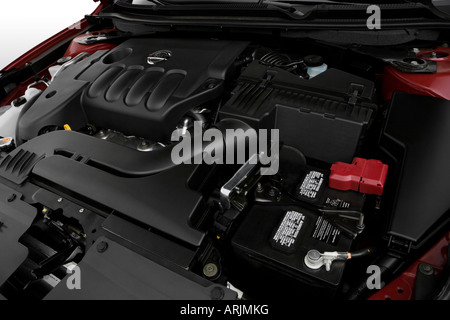 2008 Nissan Altima 2.5 S in Black - Engine Stock Photo - Alamy