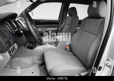 2008 Toyota Tacoma PreRunner in Silver - Dashboard, center console ...