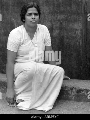 1940's Indian women in full Purdahs- Purdah meaning curtain or veil ...