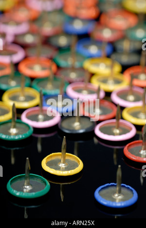 coloured drawing pins Stock Photo - Alamy