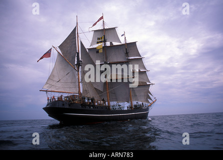 Tall ship kaskelot rigged as a 19th century 3 masted barque under sail ...
