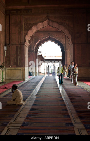 Arch inside Jama Masjid mosque, New Delhi Stock Photo: 10239195 - Alamy