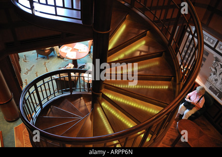 The library on Cunard's ship, "Queen Elizabeth," has 6,000 volumes ...