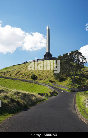 One Tree Hill (Maungakiekie) and obelisk memorial. Auckland, North ...