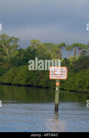 manatee zone minimum wake sign Stock Photo - Alamy