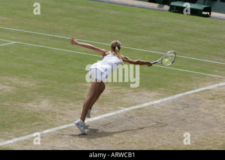 Maria Sharapova in the 2004 Wimbledon final Stock Photo - Alamy