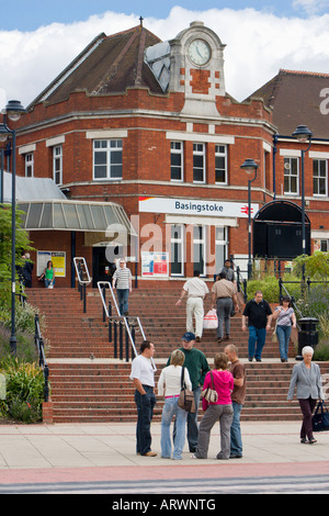 Entrance to Basingstoke Railway Station, Basingstoke, Hampshire ...