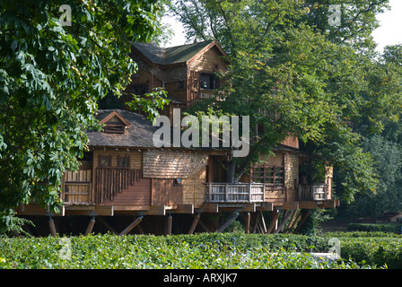 NORTHUMBRIA; ALNWICK GARDEN; THE TREE HOUSE Stock Photo - Alamy