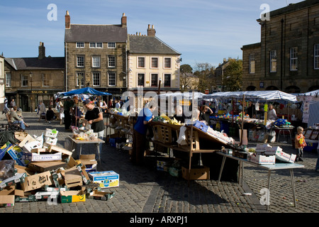 Market day in Alnwick town centre Stock Photo: 71626039 - Alamy