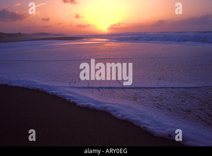 Sunset at Polihale beach, far west end of Kauai Stock Photo - Alamy