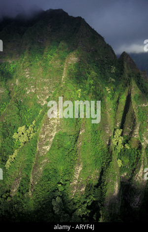 The cliffs of the Koolau Mountains on the Windward side of Oahu, Hawaii ...