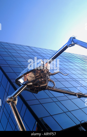 'War of the Worlds' Martian sculpture, Town centre, Woking, Surrey ...