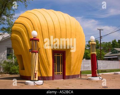 HIstoric Shell Shaped Shell Service Station in Winston-Salem NC USA ...