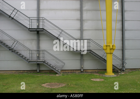 Yellow Spectrum Building designed by Sir Norman Foster in Swindon ...