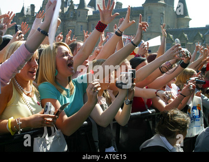 Teenage girls scream while at a concert Stock Photo - Alamy