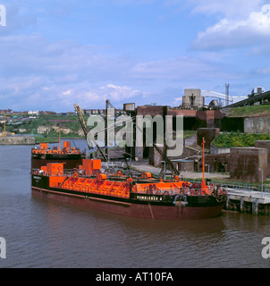 Coal barges being loaded Stock Photo - Alamy